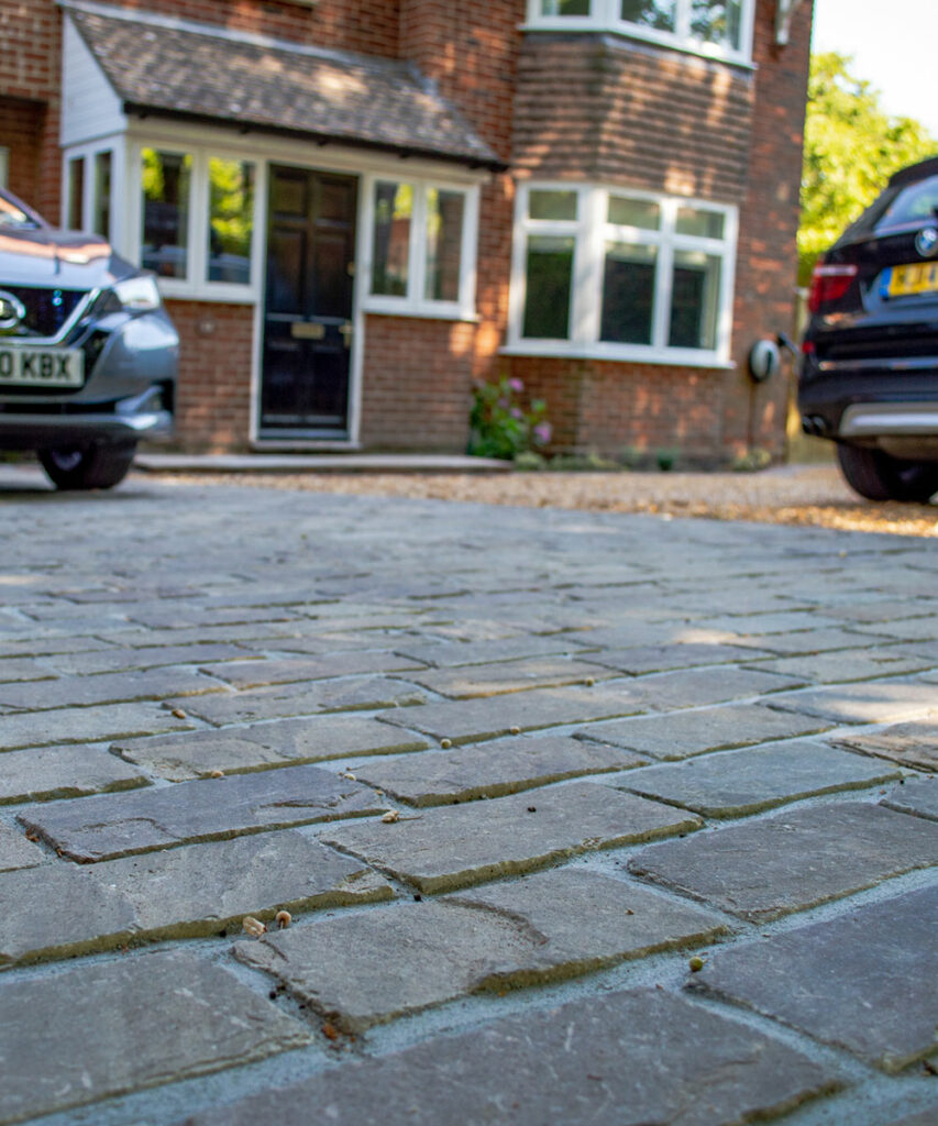 Using Natural Stone Paving Setts and Stone Cobbles to Build a Driveway ...