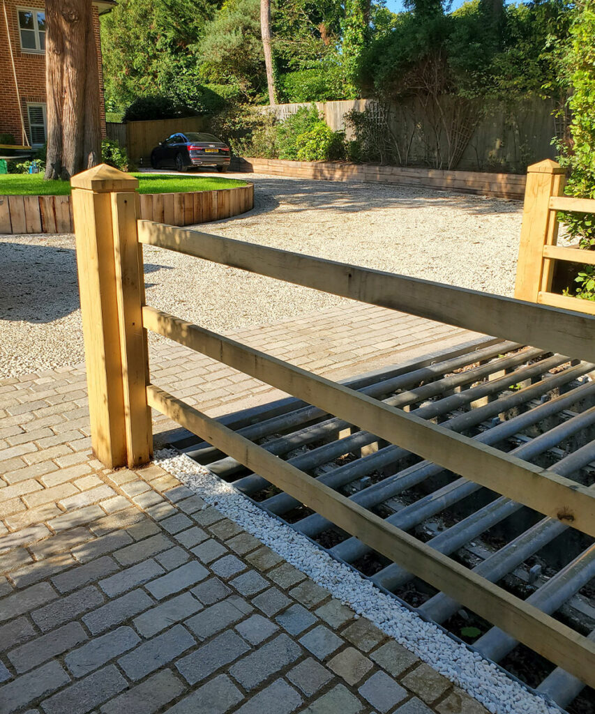 Using Natural Stone Paving Setts and Stone Cobbles to Build a Driveway ...