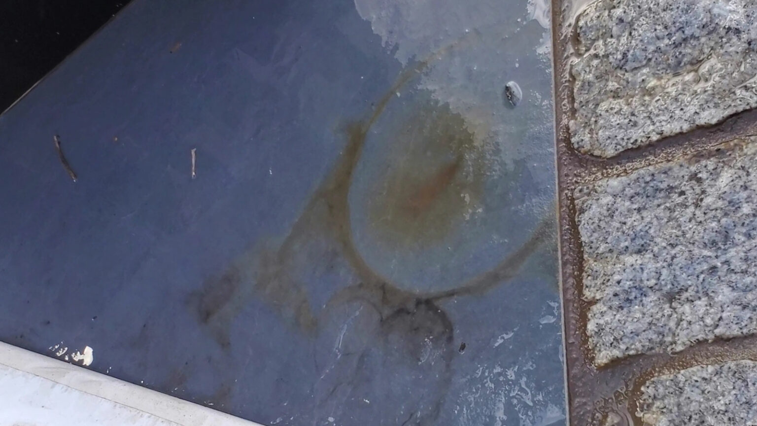 How to clean rust marks & stains off porcelain paving | Forest Stone