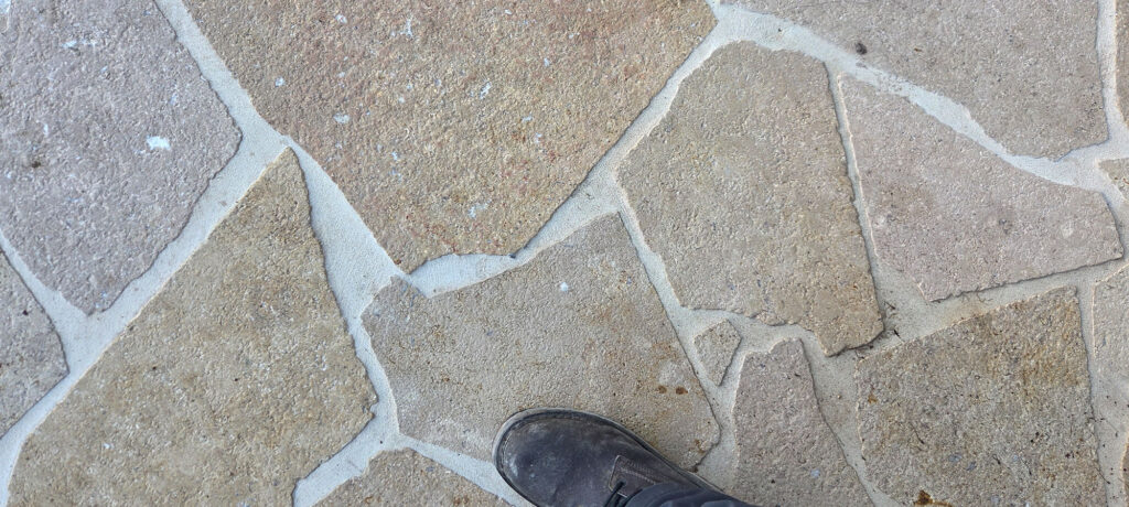 How to clean rust marks & stains off porcelain paving | Forest Stone